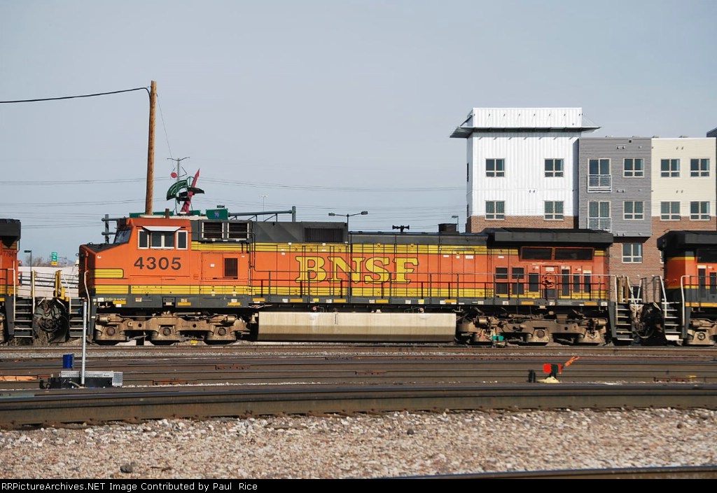 BNSF 4305